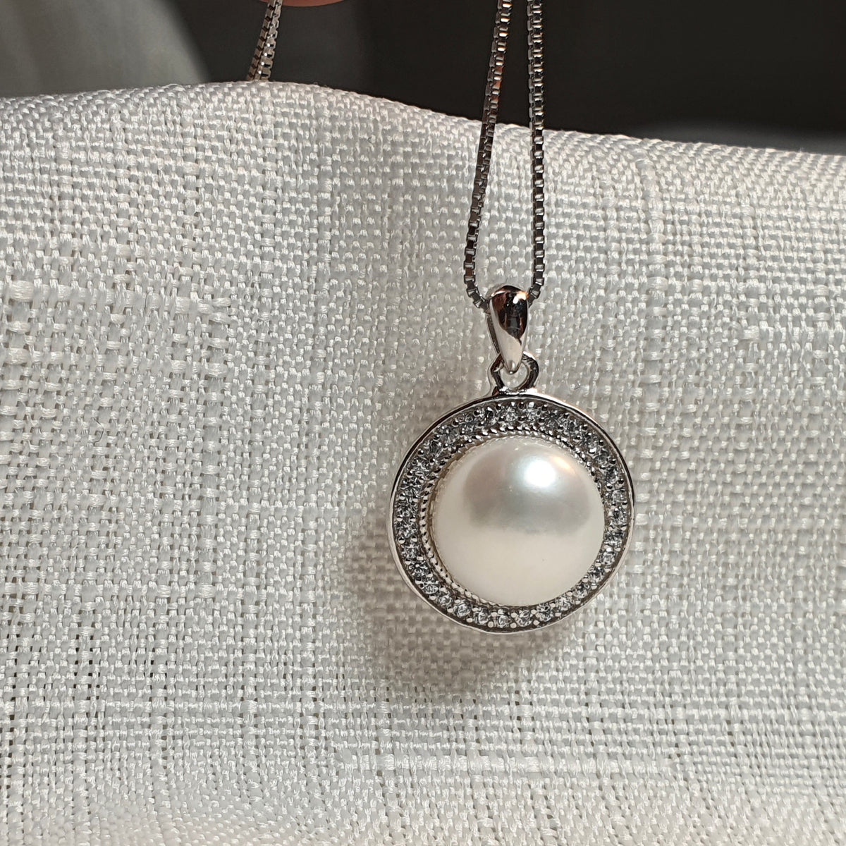 Freshwater Pearl Pendant & Chain, Sterling Silver | Amis pearl