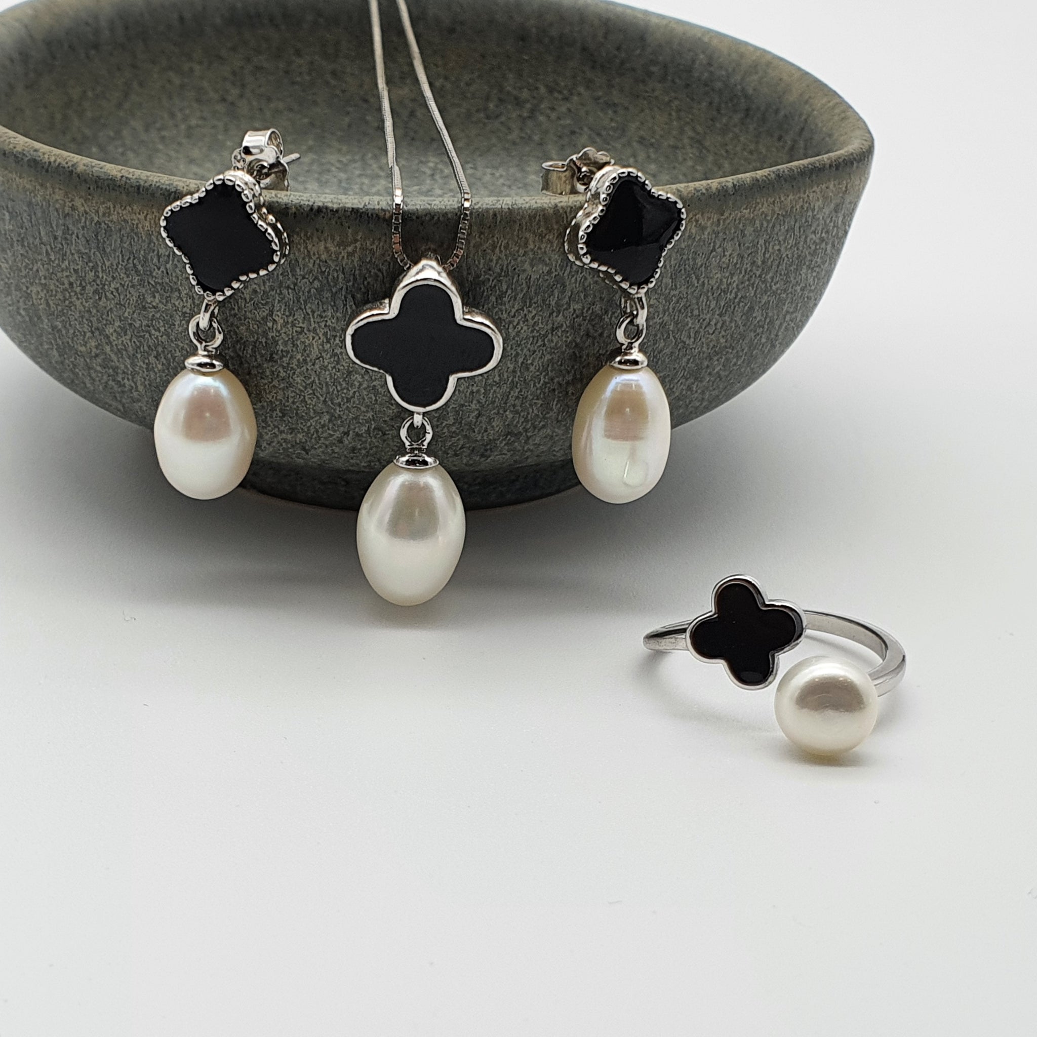 Freshwater Cultured Pearl Clover Set, Sterling Silver | Amis pearl
